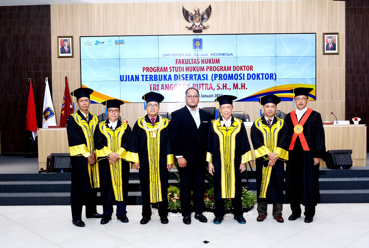 Tri Anggara Lulus Ujian Terbuka Dengan Predikat Sangat Memuaskan ...